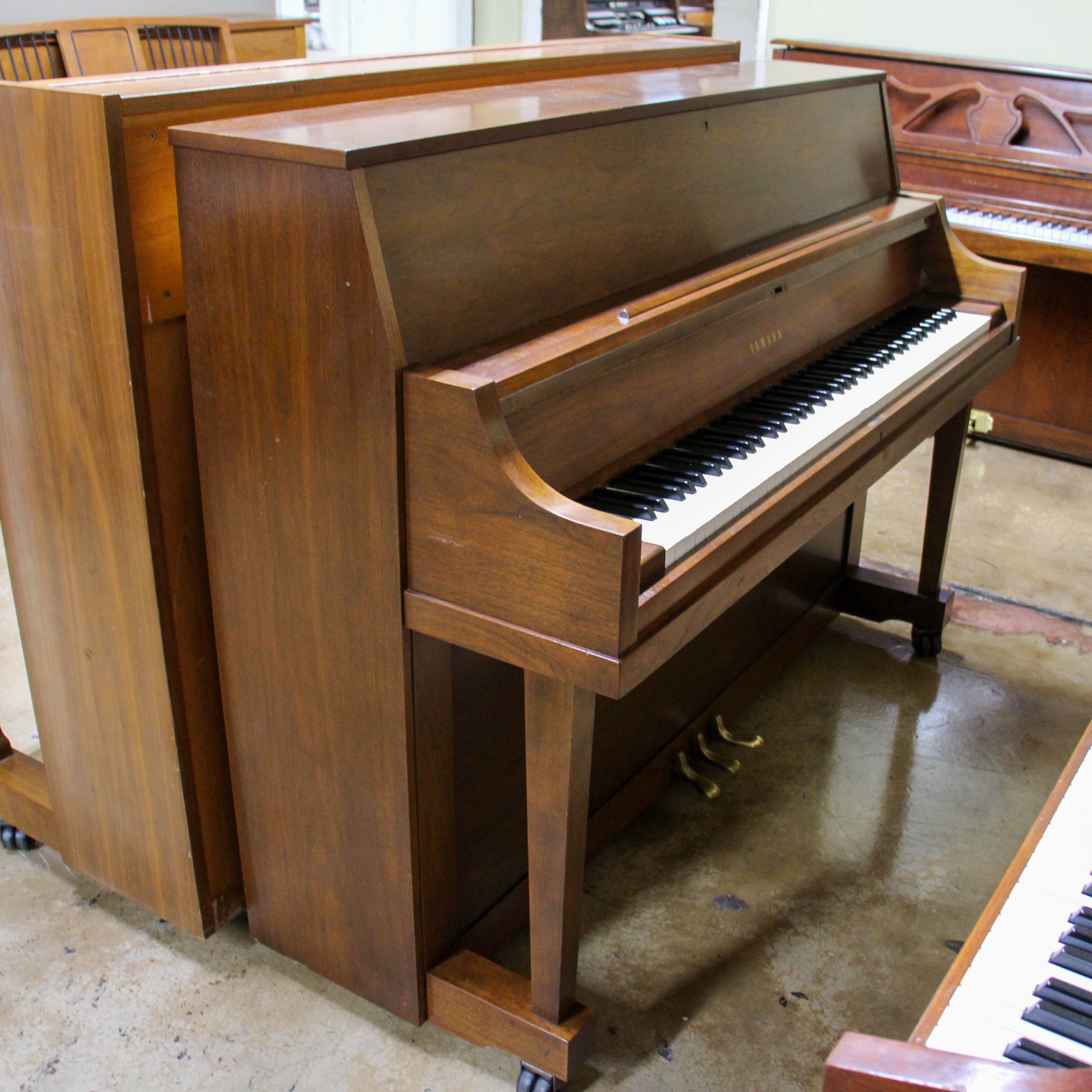 Yamaha P202 Walnut Studio Upright Piano w/ benchAlamo Music CenterAlamo ...