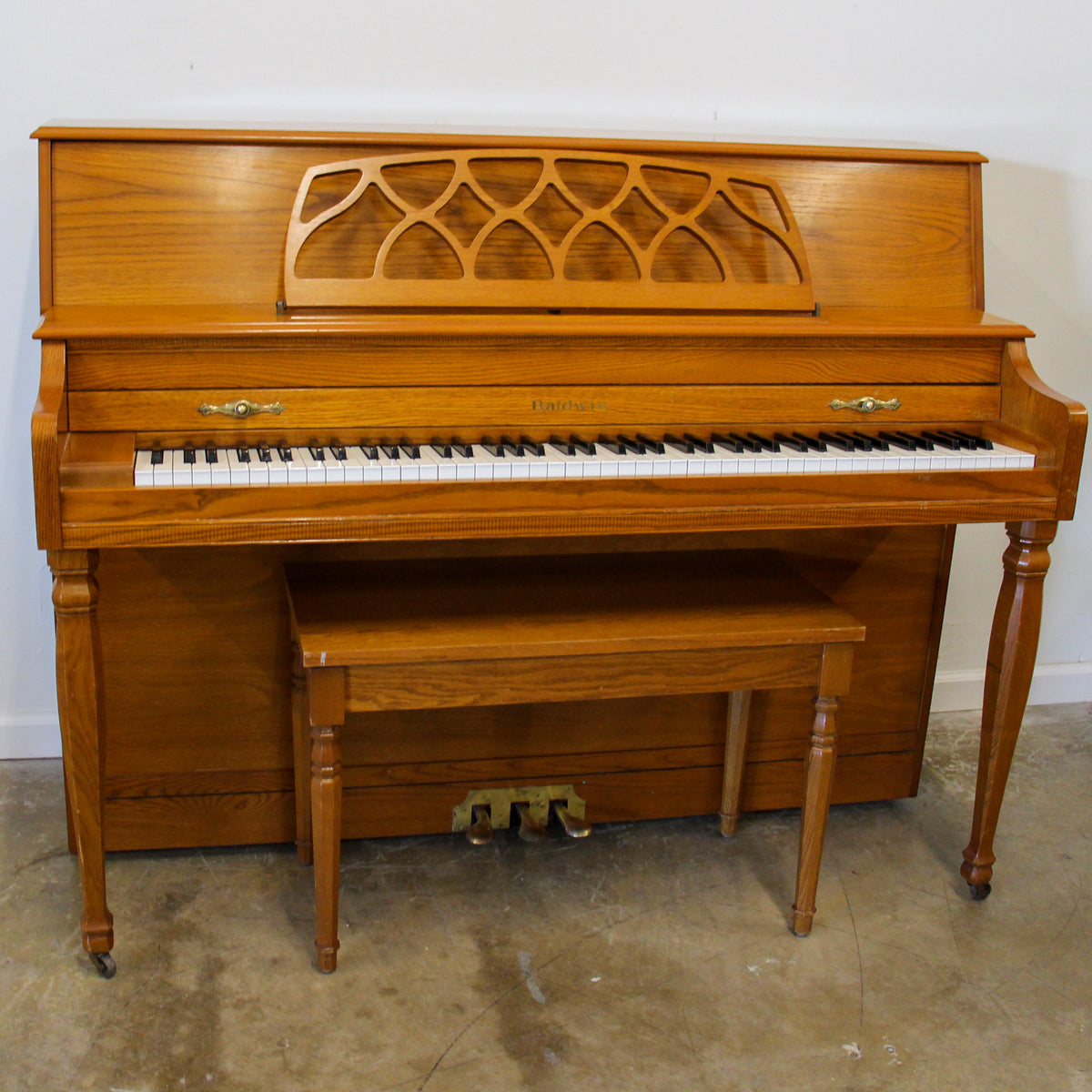 Baldwin 665 Oak Console Piano with benchAlamo Music ...